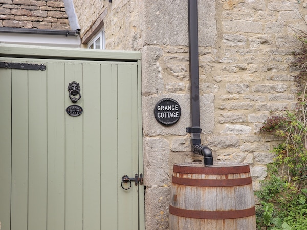 Grange Cottage, Family Friendly, With Open Fire In Minchinhampton - Stroud