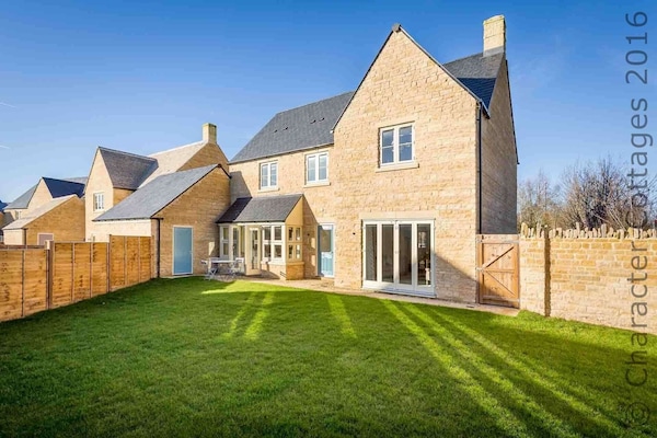 Honeystones, Family Friendly, With A Garden In Bourton-on-the-water - Stow-on-the-Wold