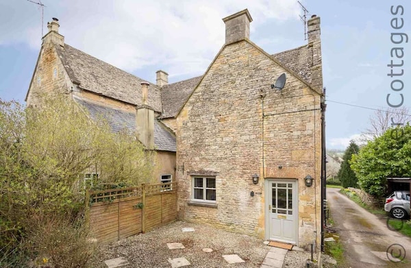 Shenley, Pet Friendly, Character Holiday Cottage In Broadwell - キンガム
