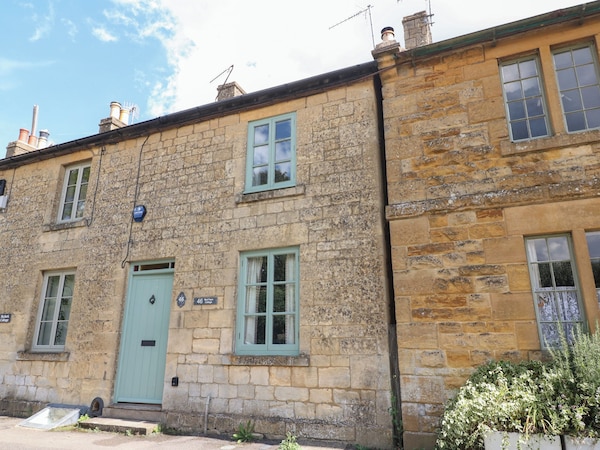 Red Fawn Cottage, Pet Friendly, Character Holiday Cottage In Blockley - Moreton-in-Marsh