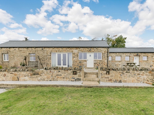 The Piggery, Pet Friendly, Character Holiday Cottage In East Morton - Ilkley