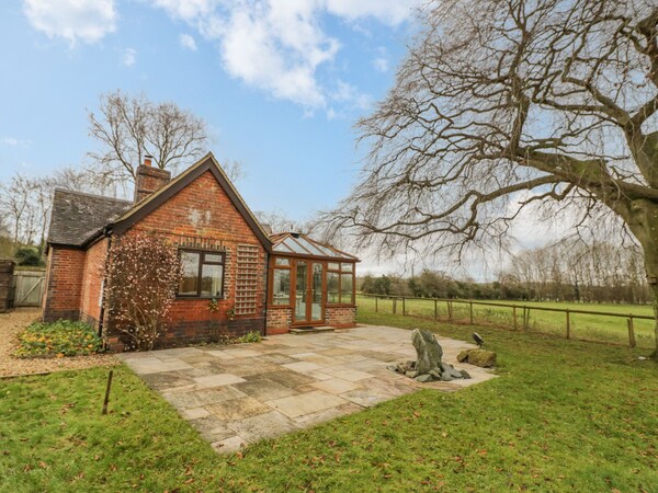 5 Grange Cottages, Pet Friendly, With Open Fire In Priors Marston - Buckinghamshire