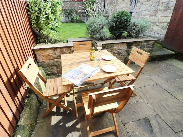 Robin Cottage - 2 The Meadows, Pet Friendly In Matlock - Bakewell