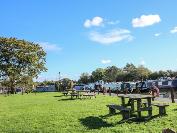 The Old Workshop, Pet Friendly, With A Garden In Wem - Whitchurch