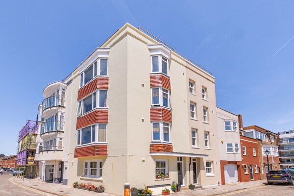 Battery House, Family Friendly, Country Holiday Cottage In Portsmouth - Gosport