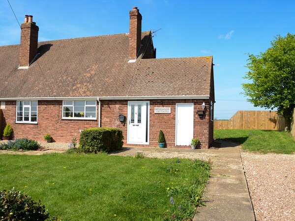 1 Woodhouse Cottages, Pet Friendly, With A Garden In Skirlaugh - Beverley