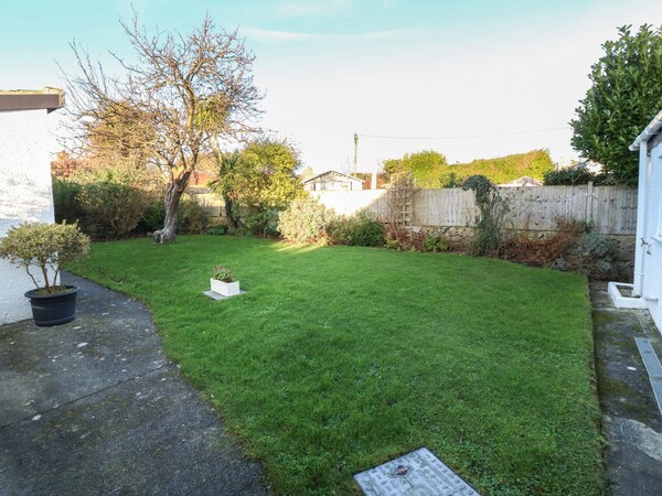 Disgwylfa, Pet Friendly, Country Holiday Cottage In Moelfre - Moelfre
