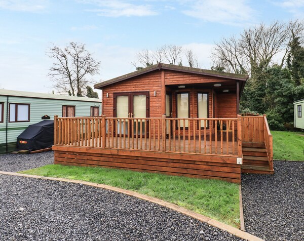 Roe Deer Lodge, Pet Friendly, With A Garden In Whithorn - Dumfries and Galloway