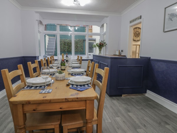 North Beach Lodge, Pet Friendly, With Hot Tub In Scarborough - Scarborough
