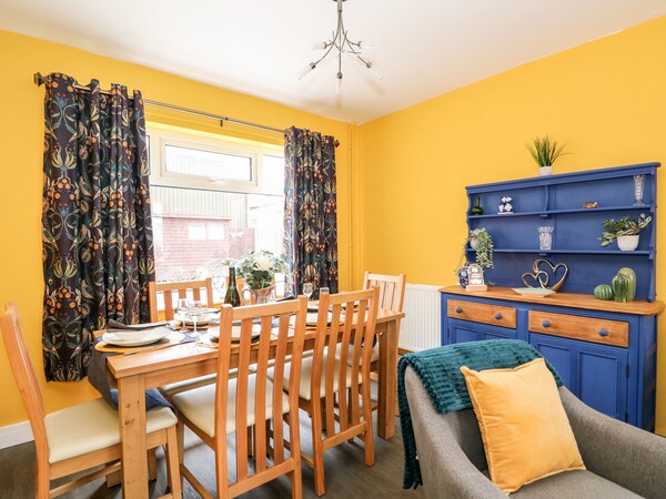 Rose Cottage, Pet Friendly, With A Garden In Skegness - Skegness