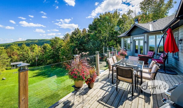 3bdrm 3bath Chalet In The Blue Mountains. All Day Sun! Hot Tub! Games Room! - Ontario