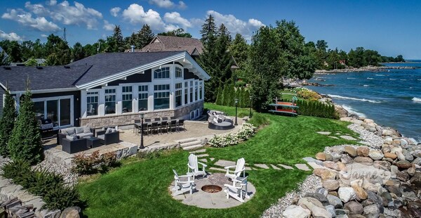 5 Bdrm, 3 Bath Beach Chalet! Steps To Georgian Trail! Georgian Bay Views! - Ontario