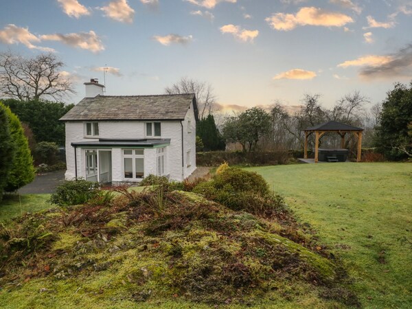 Green Stile Cottage, Pet Friendly In Bowness-on-windermere - Hawkshead