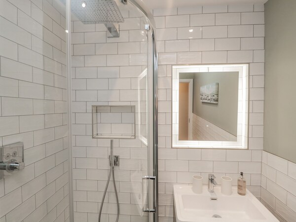 Oak Cottage, Pet Friendly, Character Holiday Cottage In Windermere - Windermere