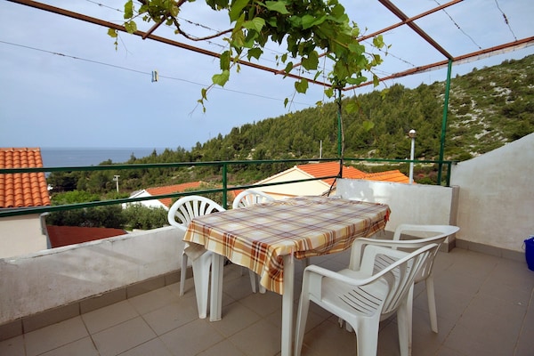 1-zimmer-ferienwohnung Mit Terrasse Und Meerblick Ivan Dolac, Hvar (A-10434-a) - Hvar