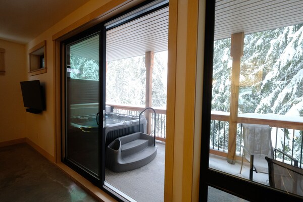 Private Suite & Hot Tub @ Red - Rossland