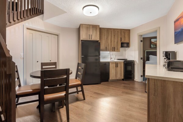 Stay Minutes From Panthertown Valley Trail! Pools, Business Center, Free Parking - Cashiers, NC