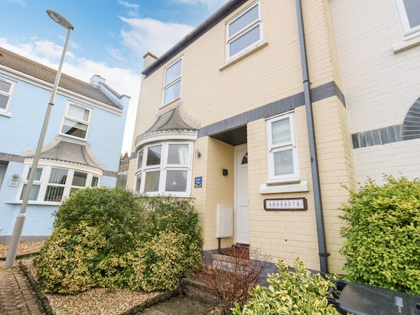Amaranta, Pet Friendly, With A Garden In Brewers Quay Harbour - Weymouth, UK