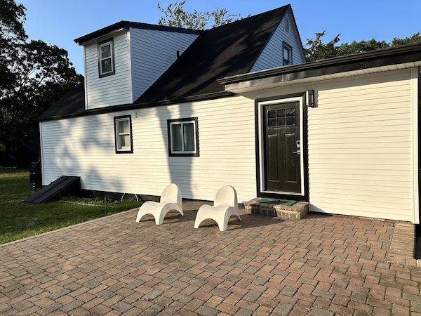 Modern Vacation Home. Close To The Hamptons - Eastport, NY