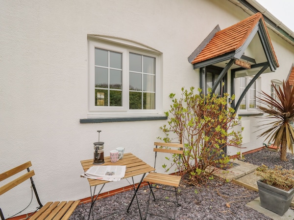 Oak Tree Cottage, Family Friendly, With A Garden In Aberporth - Aberporth