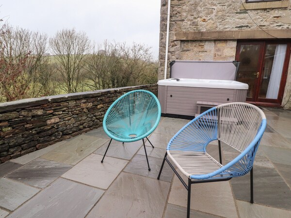 Coach House Cottage, Pet Friendly, With Hot Tub In Ingleton - Ingleton