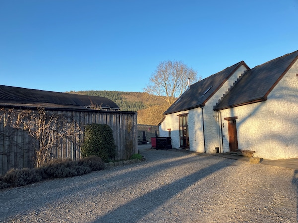 Maes Y Berllan Barn, Pet Friendly, With Open Fire In Gilwern - Monmouthshire