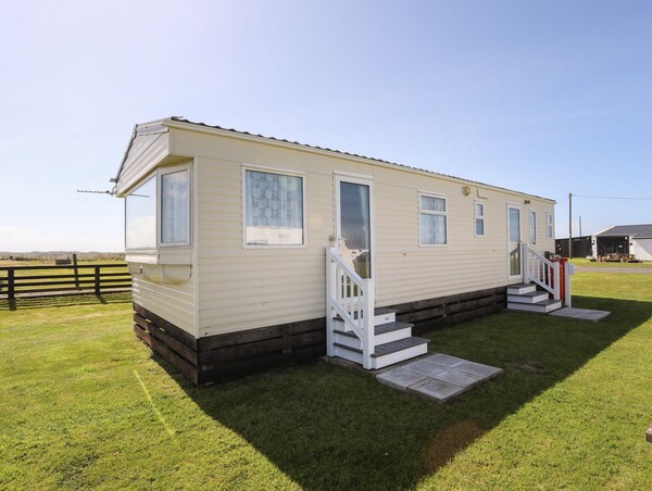 Trewan Chalet, Pet Friendly, With A Garden In Rhosneigr - Rhosneigr