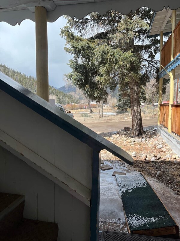 Mountain View Lodge Kitchenette Suite - Room 11 - Eagle Nest, NM
