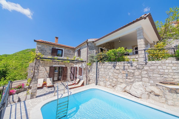 Charming Two-bedroom Villa With Stunning Sea Views - Budva