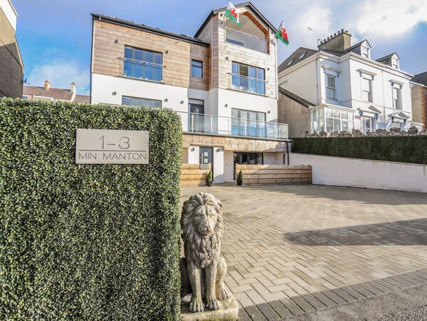 Bryn Min Manton Penthouse, Pet Friendly, With Hot Tub In Caernarfon - アングルシー島