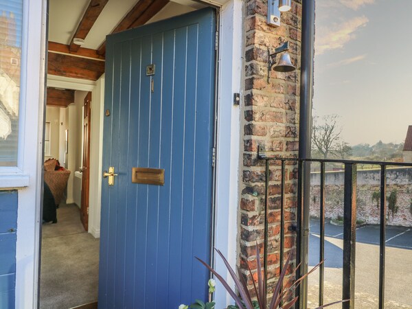 1 Rodgers Mews, Romantic, Character Holiday Cottage In Malton - Malton
