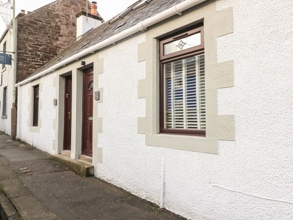 Feus Holiday Cottage, Pet Friendly, With Hot Tub In Auchterarder - Fife