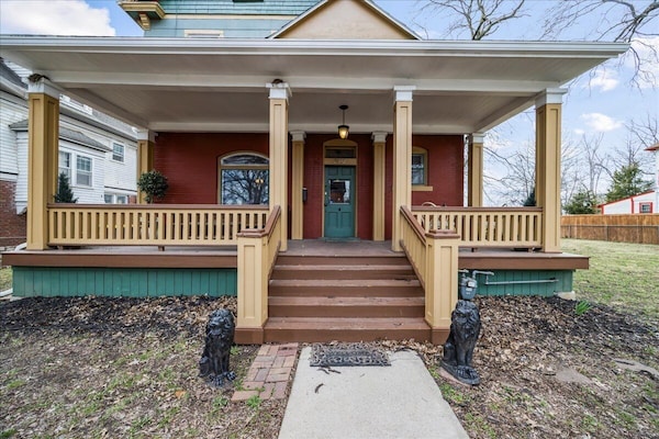 Victorian Home Filled With Charm - Parkville, MO