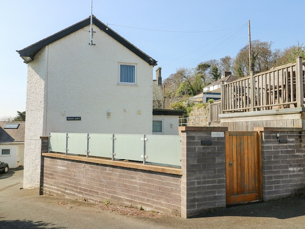 Pilots Loft, Family Friendly, Country Holiday Cottage In Menai Bridge - Bangor