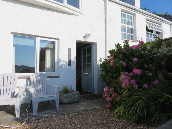 Quay Cottage, Family Friendly, With A Garden In Red Wharf Bay - Moelfre