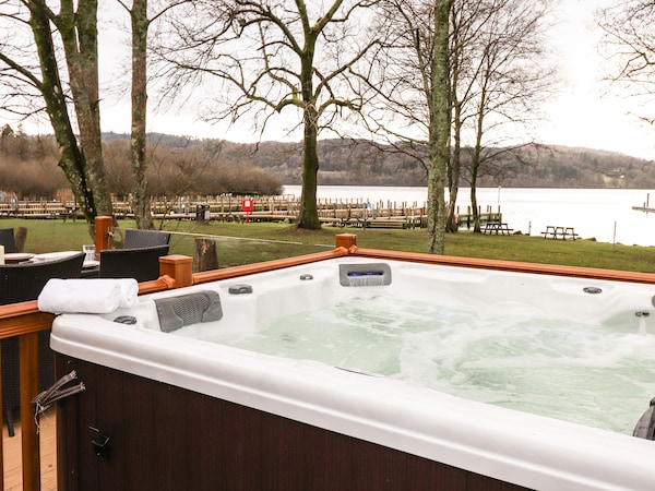 Bramblings By The Lake, Family Friendly, With Hot Tub In Windermere - Ambleside