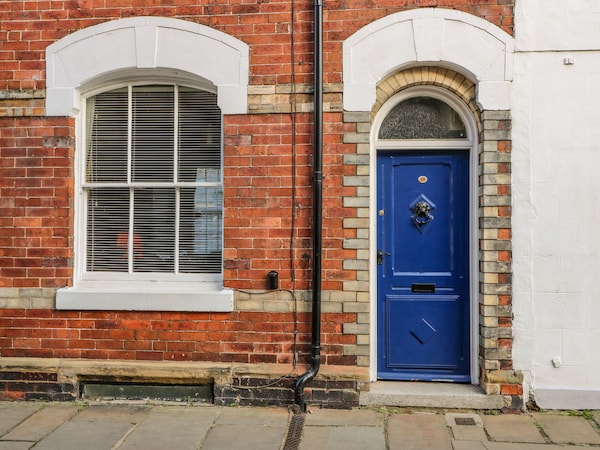 The Townhouse, Pet Friendly, Character Holiday Cottage In York - York