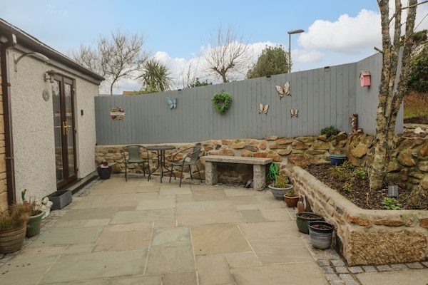Pippas Place, Romantic, With A Garden In St Just - Saint Just