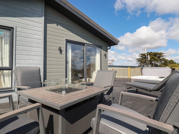 Acorn Lodge, Pet Friendly, Character Holiday Cottage In St Day - Redruth