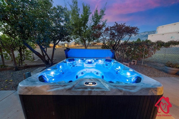 Sandia Sunsets With Hot Tub - An Irvie Home - Rio Rancho, NM