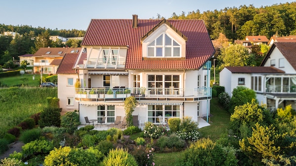 Helles Appartement (48 Qm) Für Bis Zu 4 Personen Mit Terrasse Und Aussicht üBer Das Saaletal - Bad Bocklet