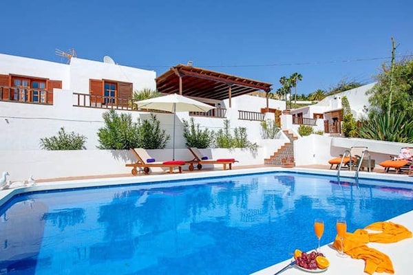 Homerez - Modern Villa In Nazaret With Private Pool - Teguise