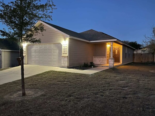 3 Bedroom 2bath By Jw Marriott 281 Tpc Fenced Yard - San Antonio, TX
