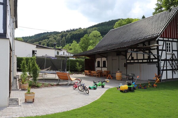 Ferienhof Donner (280m²/bis 19 Personen) Mit Scheune/garten/spielplatz - Nordrhein-Westfalen