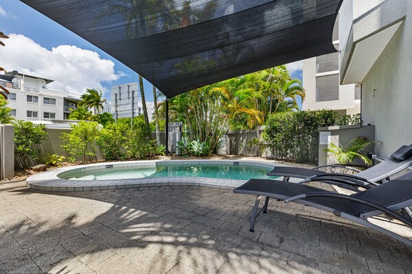 The Penthouse Mooloolaba, Private Luxury Rooftop Apartment - Small Dog Friendly! - Mooloolaba