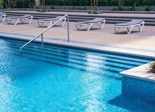 Spacious 2 Bedroom Apartment| Waterfront Living| Close To Dfc Mall - Sharjah
