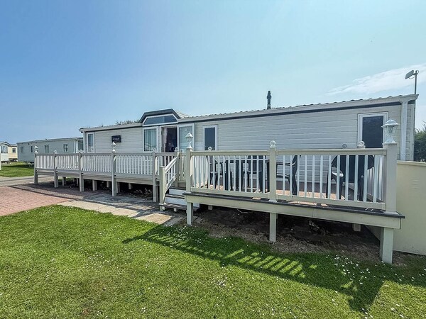 Beautiful Caravan With Wifi For Hire At Skipsea Sands Holiday Park Ref 41098sf - Hornsea