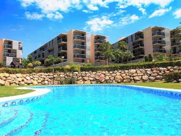 Paradise Village Port Aventuras Next To Port Aventura Ferrari Land And Caribe Park - Salou