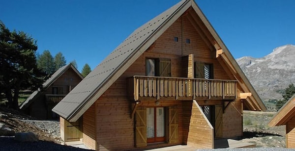 Chalet, 350m From Ski Slopes, View Mountain, Fitness, Swimming Pool, Terrace, Parking, Tv - La Joue du Loup