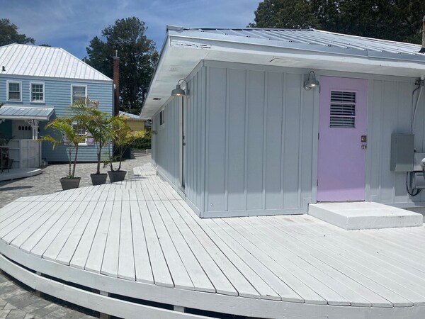Newly Renovated, Coastal Themed;  W/ Outdoor Kitchen, Pool & Porch - First Landing Beach, VA